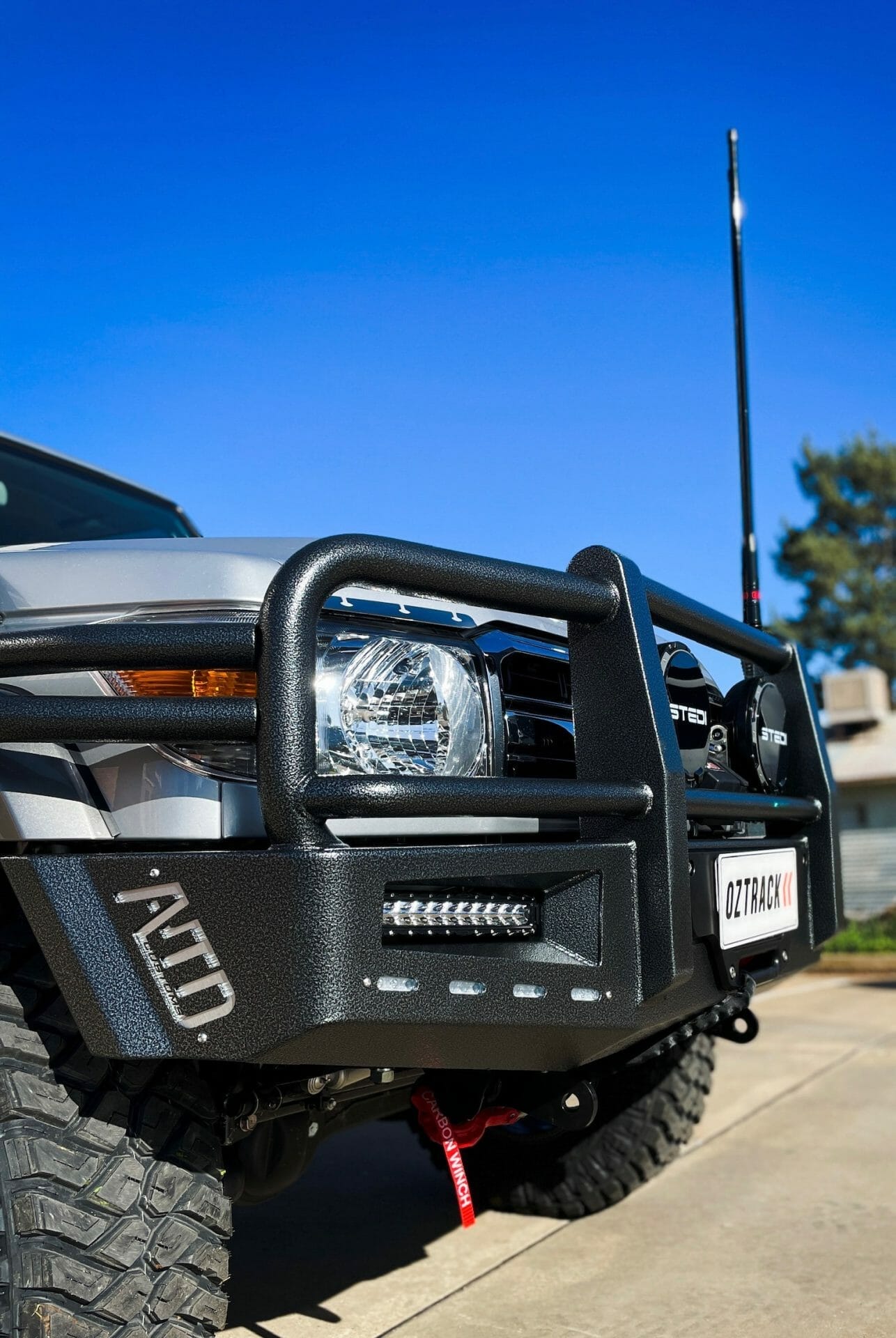 "WORK'N'PLAY 79" - Oztrack Custom // Bespoke off-road canopies and builds