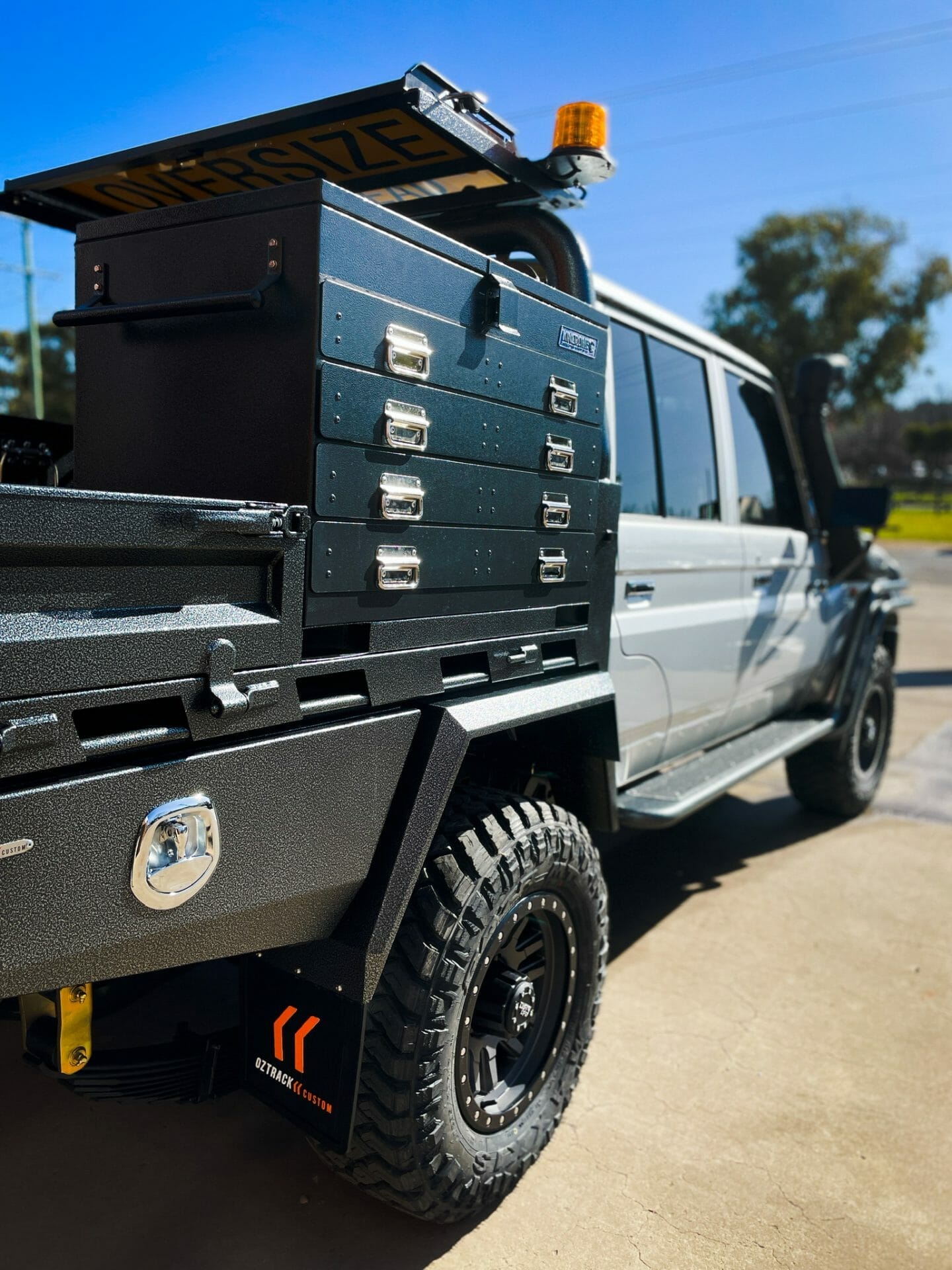 "WORK'N'PLAY 79" - Oztrack Custom // Bespoke off-road canopies and builds