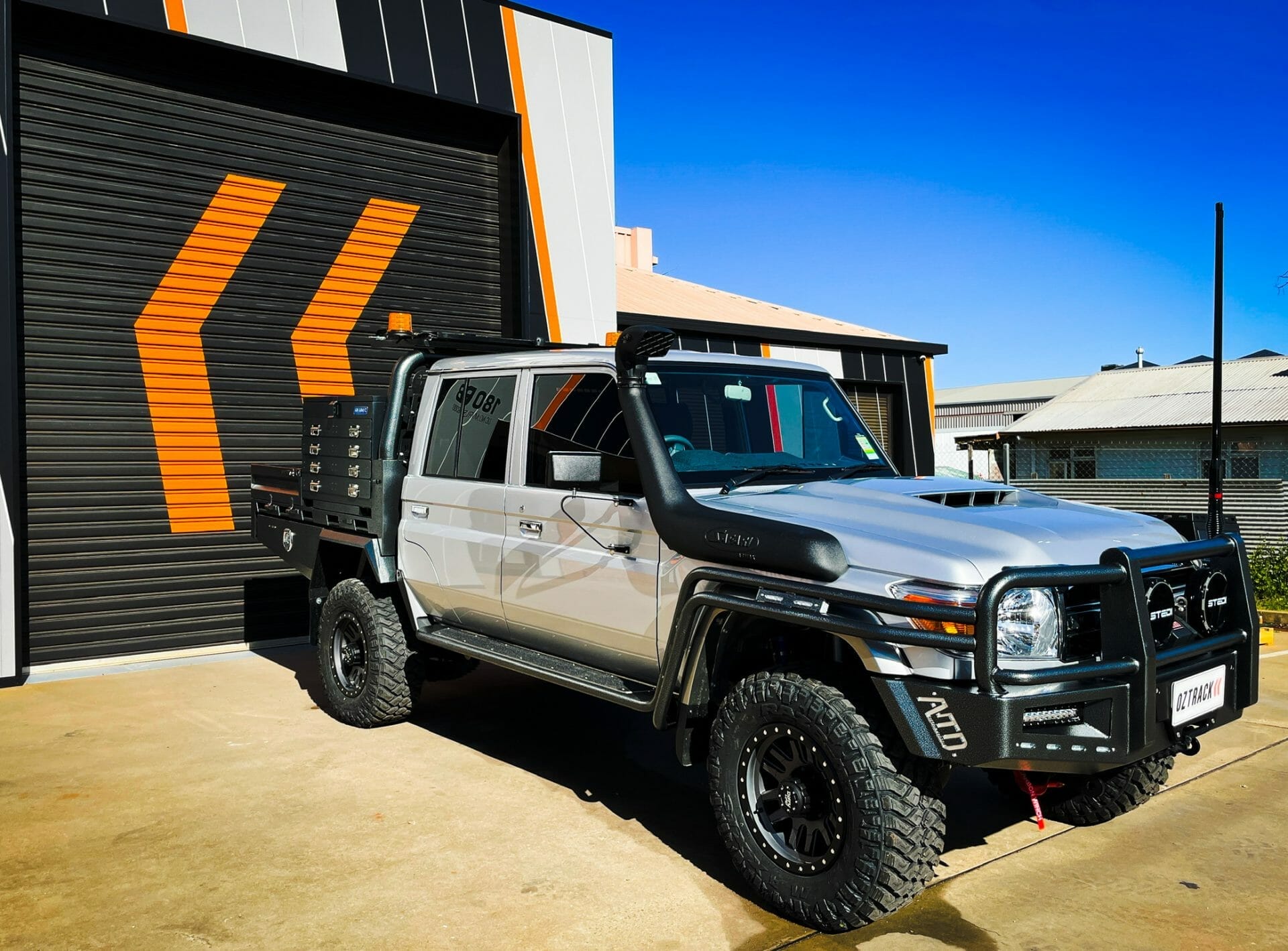 "WORK'N'PLAY 79" - Oztrack Custom // Bespoke off-road canopies and builds